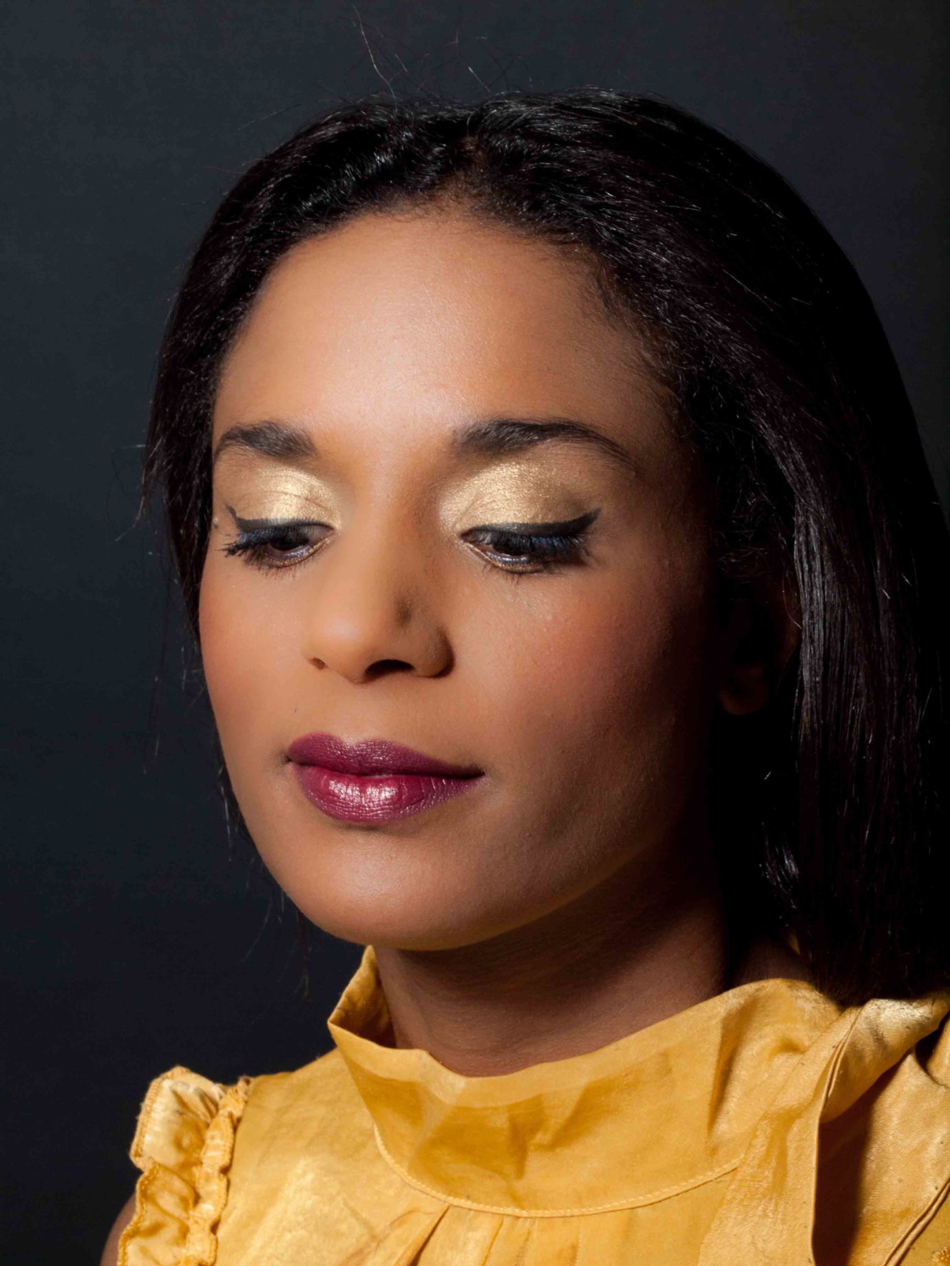 Strahlen wie eine goldene Göttin - Schminkanleitung » Perfekt Schminken